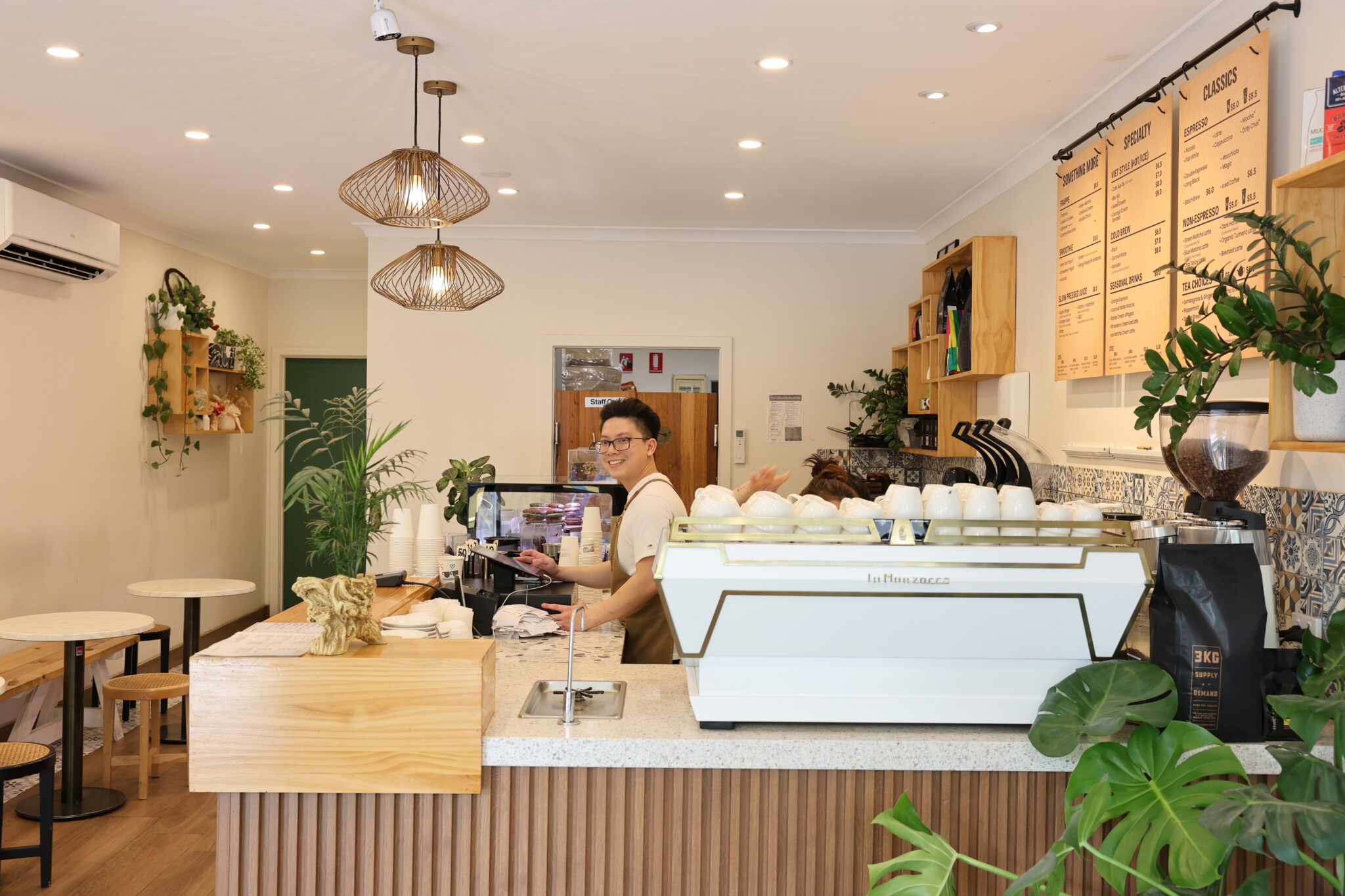 About us - THE 2 MEN CAFÉ